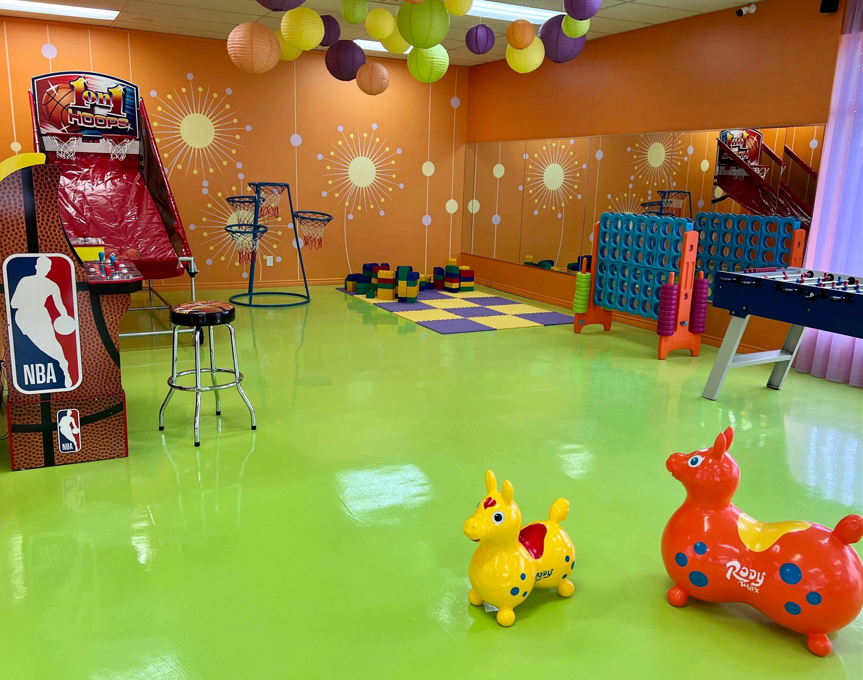 Party Room - Fun Party - Location de Mascotte et Jeux Gonflables au Quebec
