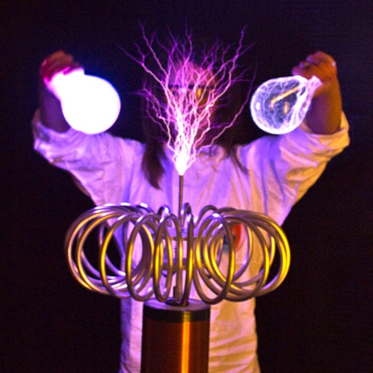 "TESLA" - LIGHTNING SHOW - Fun Party - Location de Mascotte et Jeux ...